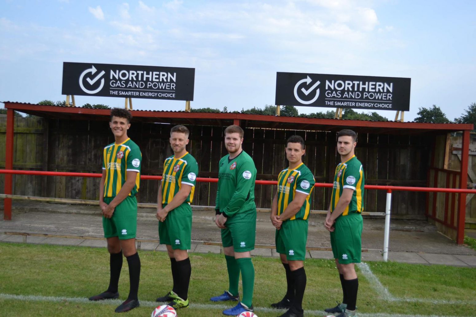 Robins reveal new-look away kit – North Shields Football Club